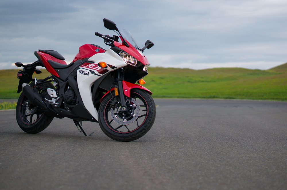 2015 Yamaha YZF-R3 first ride - RevZilla