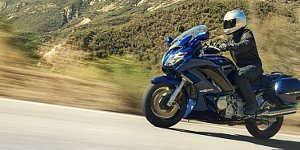 2016 Yamaha FJR1300 first ride review - RevZilla