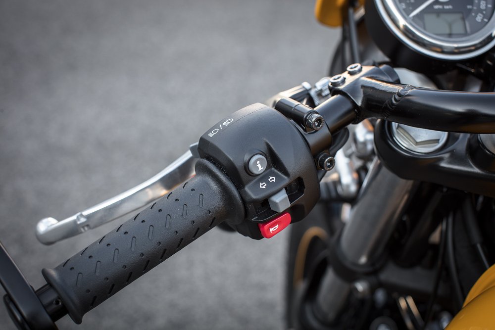 2017 Triumph Street Cup first ride review - RevZilla